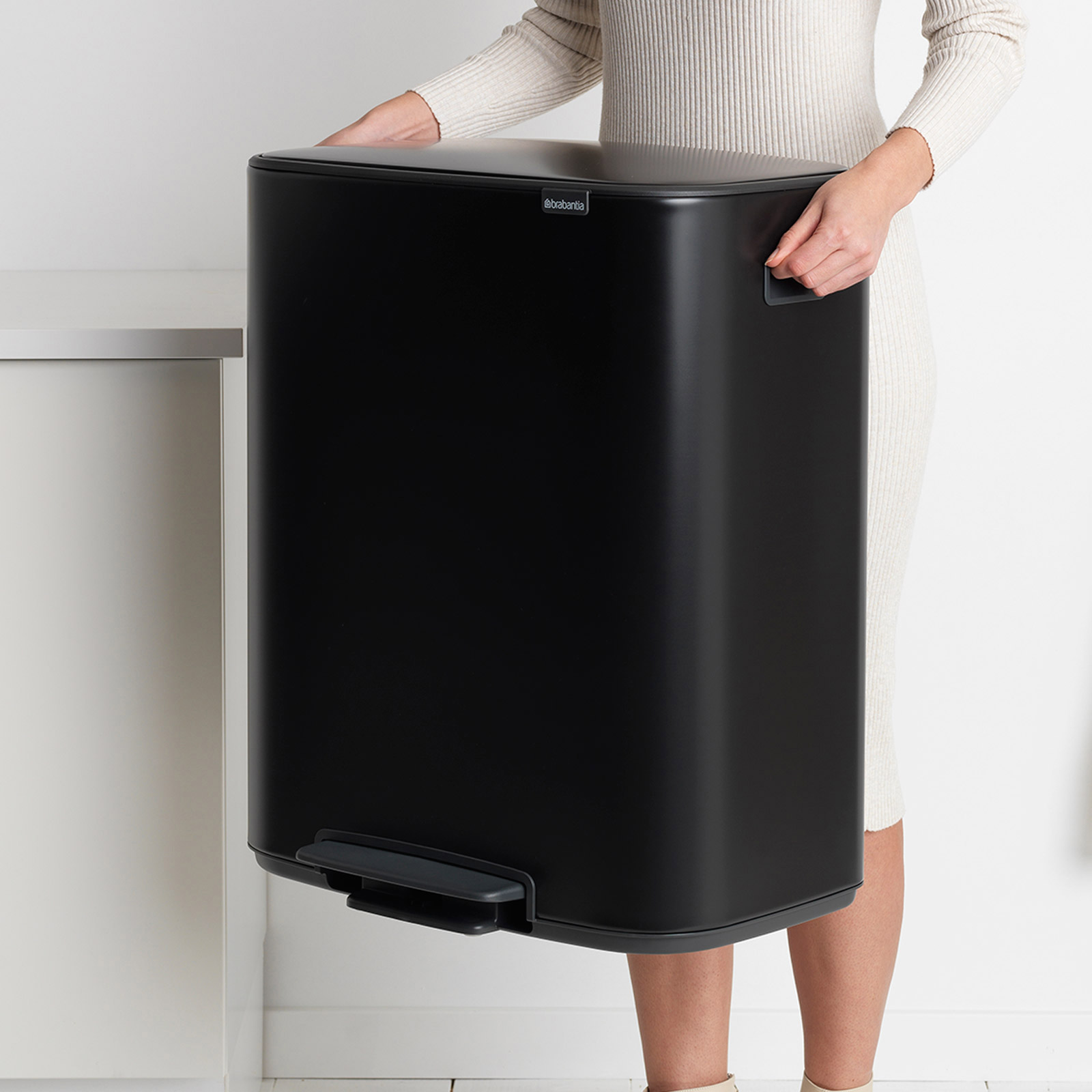 Brabantia - Basurero 60L con Pedal Negro Matte - 211508